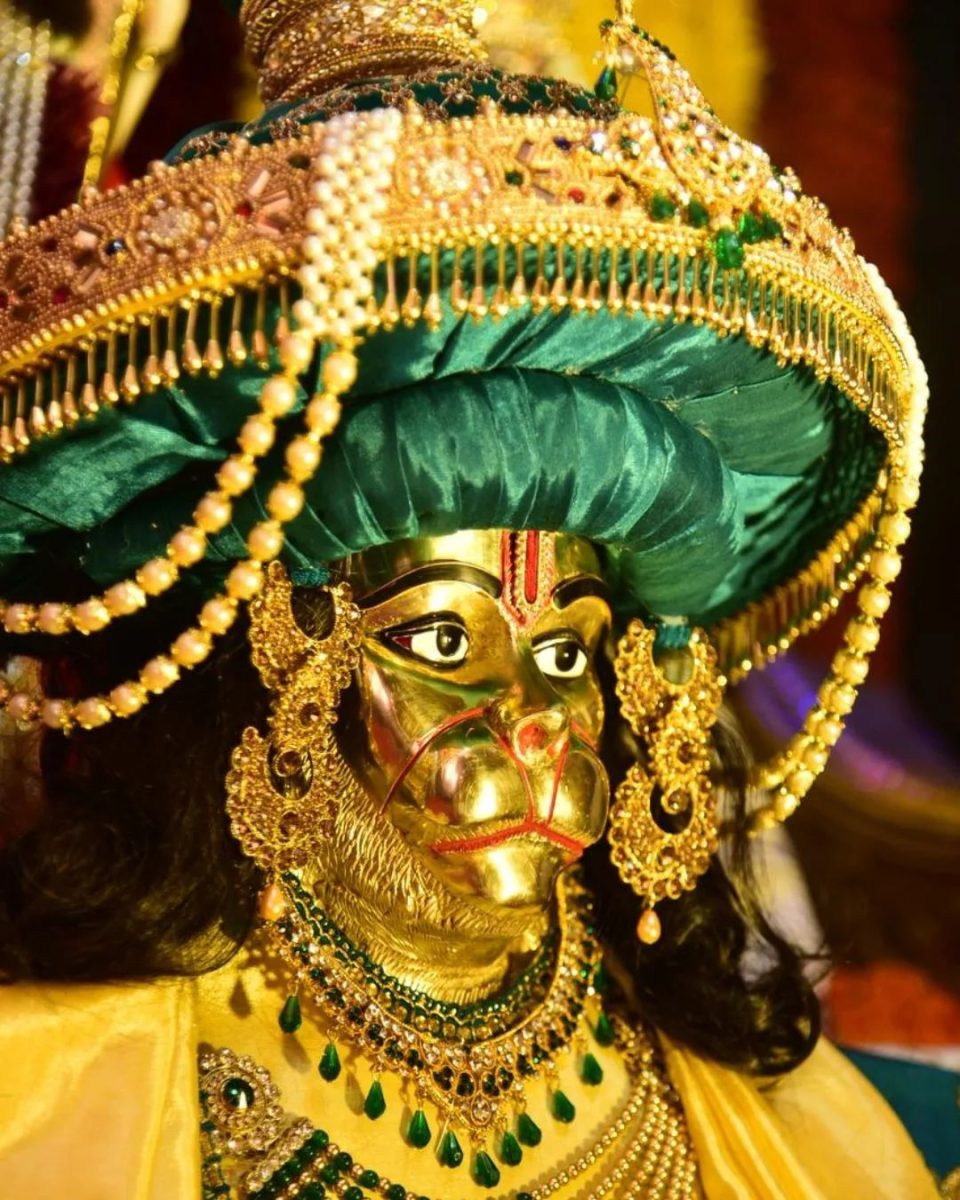 Ranjeet Hanuman Prabhat Feri : स्‍वर्ण रथ पर सवार होकर भ्रमण पर निकले ...