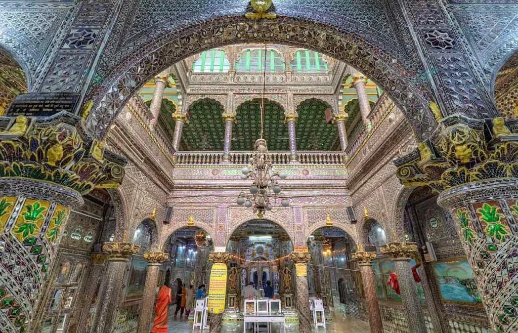 Sheesh Mahal : 100 साल पुराना है चांदी और बेल्जियम कांच से बना ये अनोखा ...