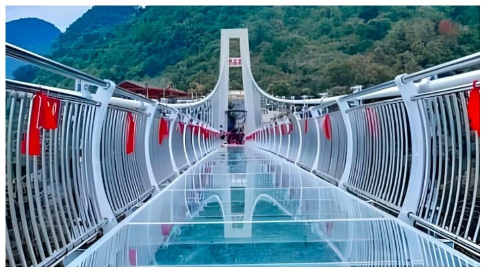Glass Bridge In Bihar: राजगीर में है दुनिया का सबसे खूबसूरत ग्लास ब्रिज ...