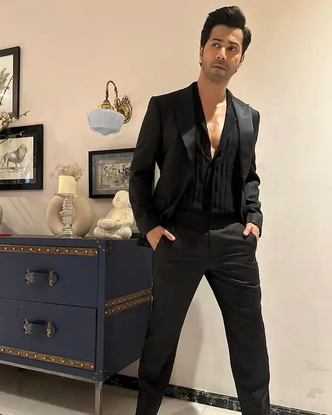 Varun Dhawan House: जुहू के लग्जरी 4BHK घर में रहते हैं वरुण धवन, कीमत ...