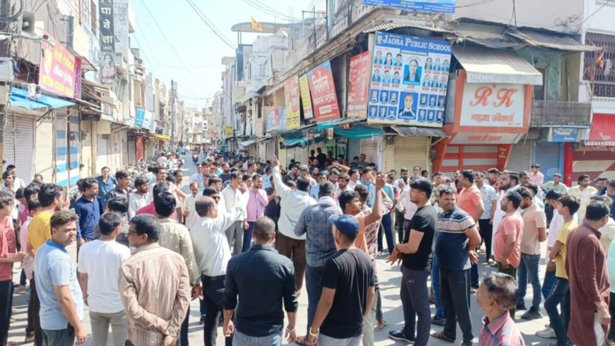 ratlam cows head thrown in shankar temple of jawra angry people shut ...