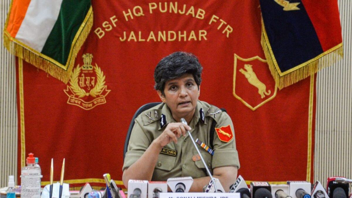 RPF की पहली महिला DG बनीं IPS सोनाली मिश्रा, यहां जानिए क्यों सौंपी गई ...